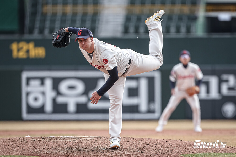 '154km 예고' 롯데 공포의 좌완에 KBO 32승 족집게 강사 뜬다 "곧 실질적인 조언을…"