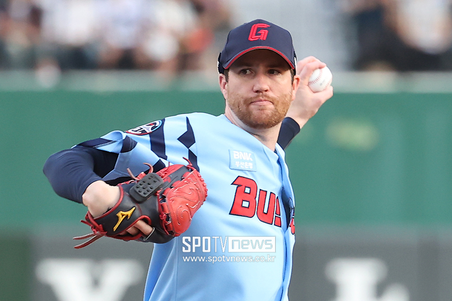 '154km 예고' 롯데 공포의 좌완에 KBO 32승 족집게 강사 뜬다 "곧 실질적인 조언을…"