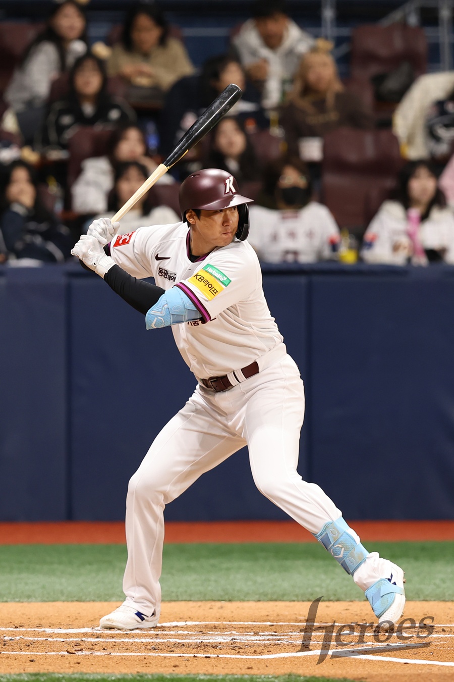 김동엽, 상대 투수 강속구에 오른 손목 골절…"누구보다 준비 많이 한 선수인데..."