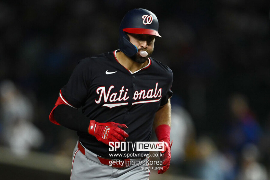 ‘이게 현실이 되다니’ MLB 208홈런 타자, 깜짝 투수 전향 선언… 역대급 트랜스포머 탄생하나