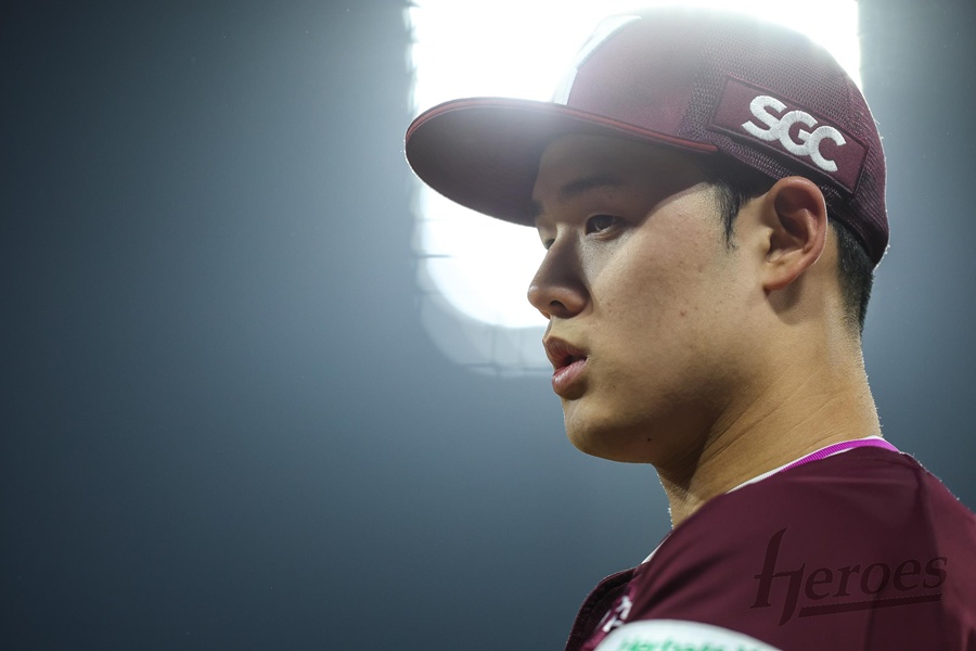 프로 데뷔전부터 122구…'혹사 논란' 정현우, 선발 등판 건너뛴다 "부상은 아니야"