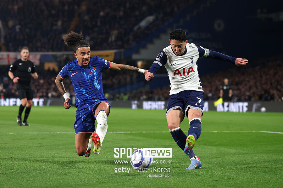 '두 달 만의 리그 풀타임 출전' 손흥민, 골키퍼 선방에 땅 쳤다…토트넘, 첼시에 0-1 패배