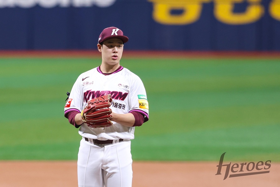 '데뷔전 122구+키움 1순위 투수' 정현우, 1군 말소…"어깨 뭉침 증상"