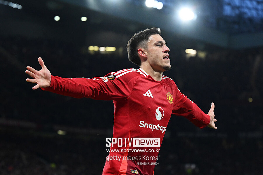 맨유 미친 드라마 완성! 토트넘과 결승 진짜 보인다…'2-4 → 5-4' 연장 대역전승 → 리옹 잡고 유로파 4강 진출