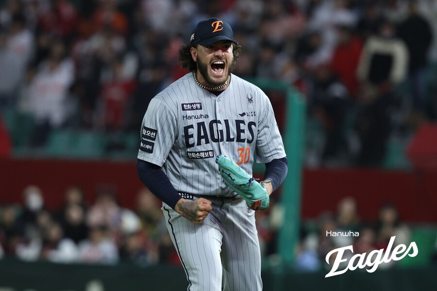 우승 감독 립서비스 아니었다…한화 157km 에이스, KBO 역대급 외국인투수 맞았다