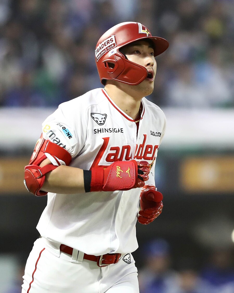 ‘마운드 호투+최지훈 역전포’ SSG, 삼성 7연승 저지하고 연패 탈출… 한화 2위 점프 [인천 게임노트]