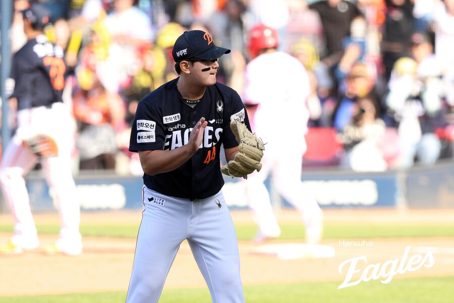 161㎞을 던지는 선수나, 그걸 치는 선수나… 한국 야구 발전이 없다고? 이 장면을 보고도?