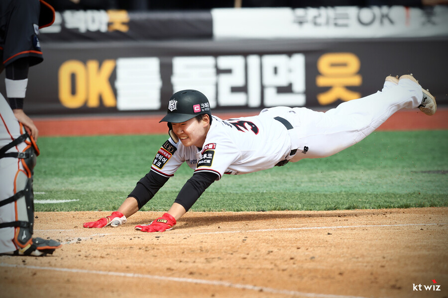 KBO 2군에 괴물타자가 있다…최강야구→프로행→입대→타율 0.489 비현실적 기록에 주목