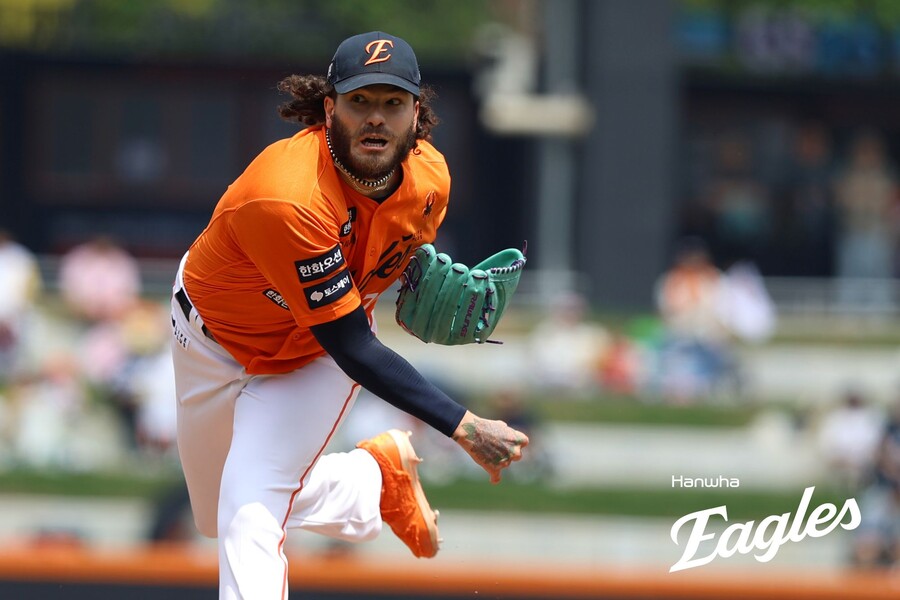 KBO 40년 산증인도, 폰세 18K 마법쇼에 놀랐다… “깨지기 어렵다고 생각했는데, 그게 눈앞에서”