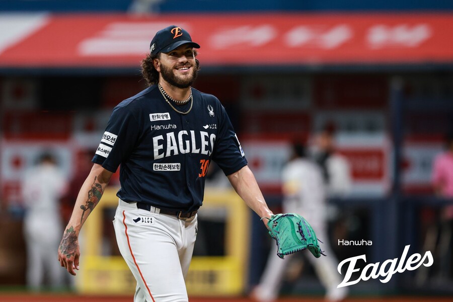 KBO 40년 산증인도, 폰세 18K 마법쇼에 놀랐다… “깨지기 어렵다고 생각했는데, 그게 눈앞에서”