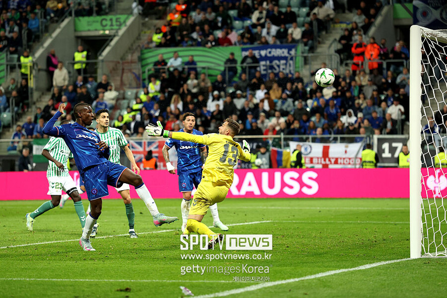 [UECL REVIEW] 첼시 '역대 최초' UEFA 그랜드슬램 달성!…베티스에 4-1 대역전승→UECL 우승 포효