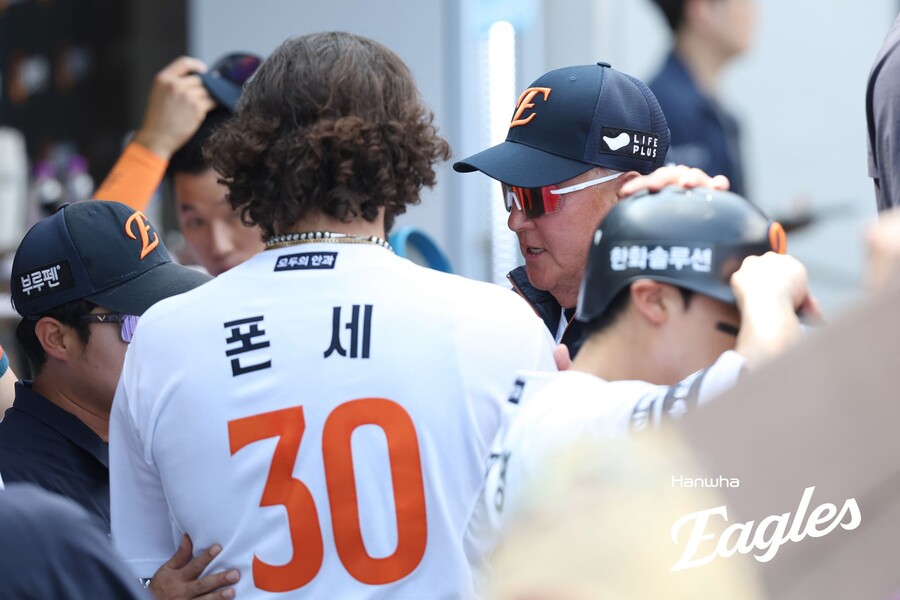 "류현진과 똑같이 왼손으로 던지겠다" 한화 155km 에이스 파격 공약, KBO 최강 에이스가 올스타전 명장면도 만드나