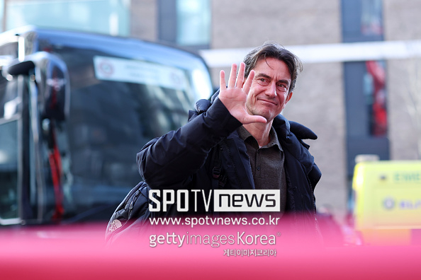 HERE WE GO! 최고 공신력 떴다…“토트넘, 새로운 감독 선임 협상”, 1000만 파운드 바이아웃 발동