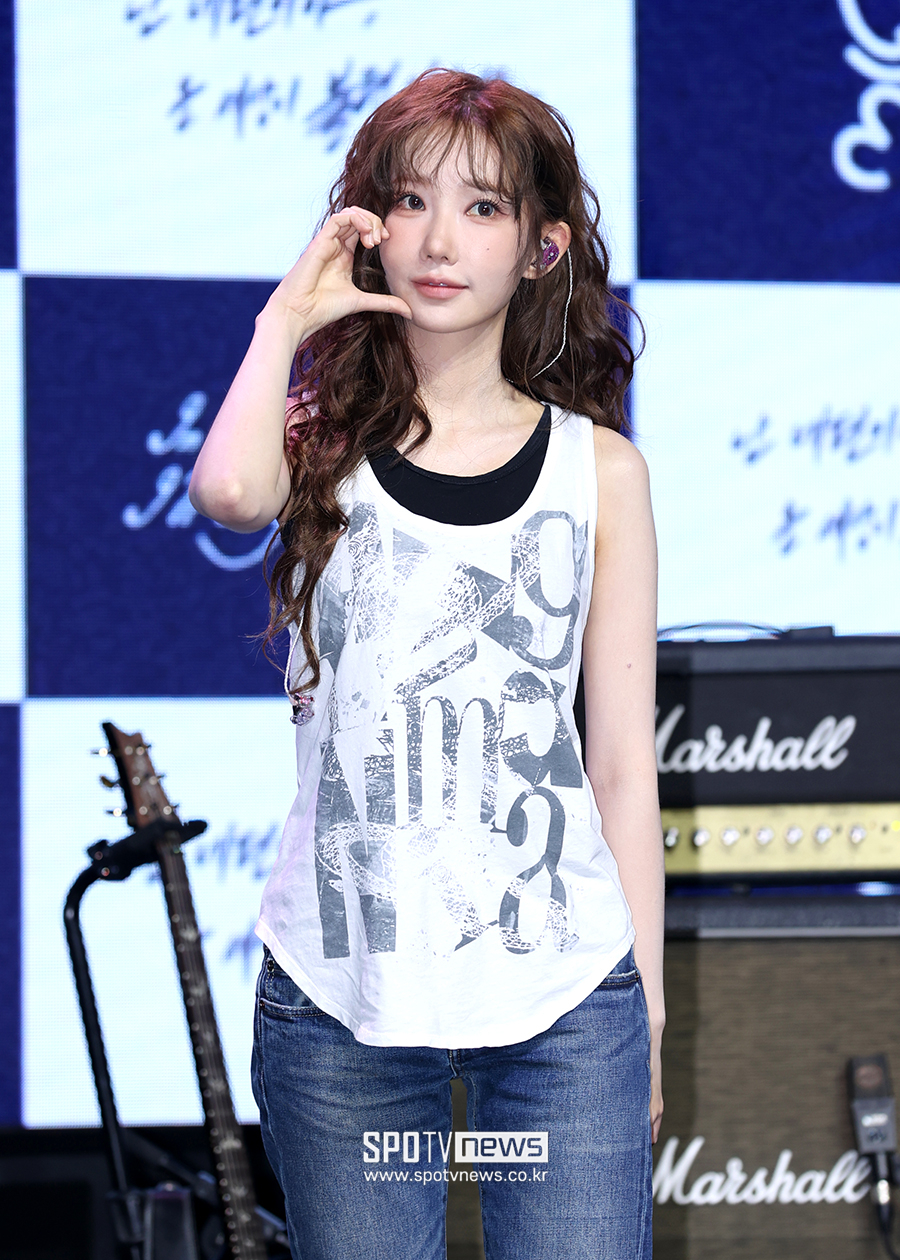 [포토S] QWER 마젠타, 사랑스러운 볼하트!