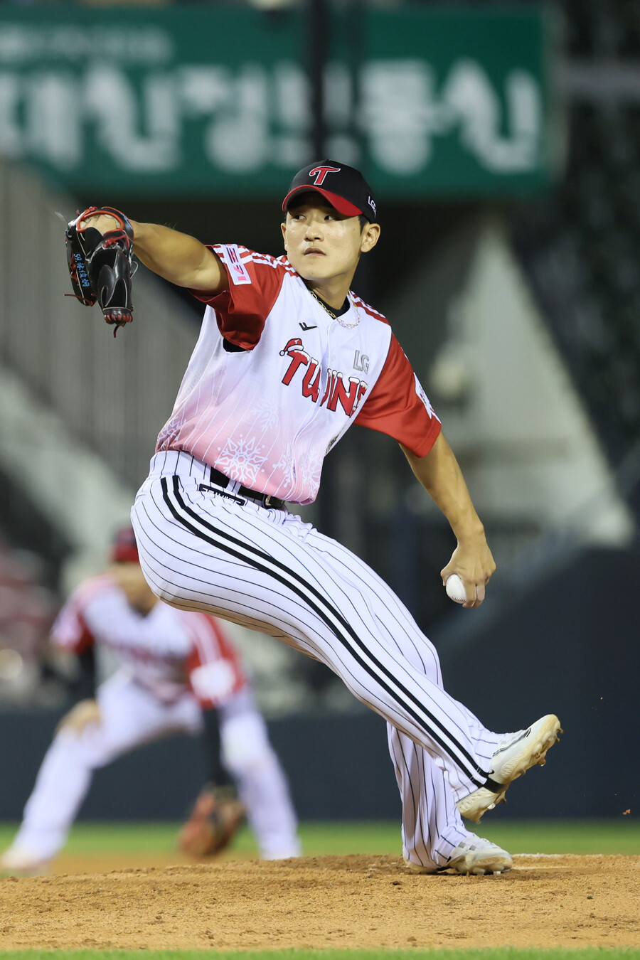 [공식발표] 시리즈 중인데?! LG-kt 전격 1대2 트레이드 단행…좌완 임준형↔내야수 천성호·포수 김준태