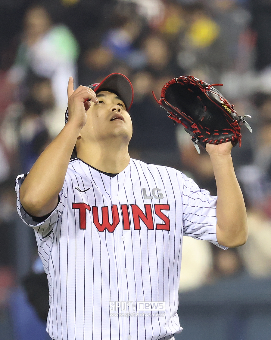 '150km 회복' LG 52억 전액보장 필승카드 드디어 몸값하나…사령탑은 실점해도 "긍정적이다" 평가 왜?