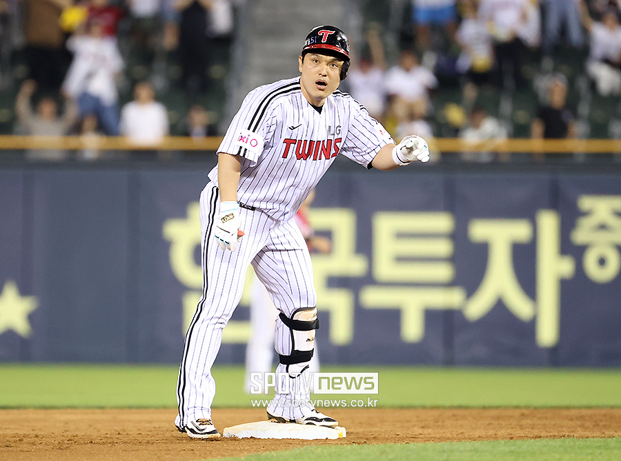 롯데에 온 158km 괴물투수는 왜 LG 포수가 무서울까…"나에게 위협을 주는 타자"