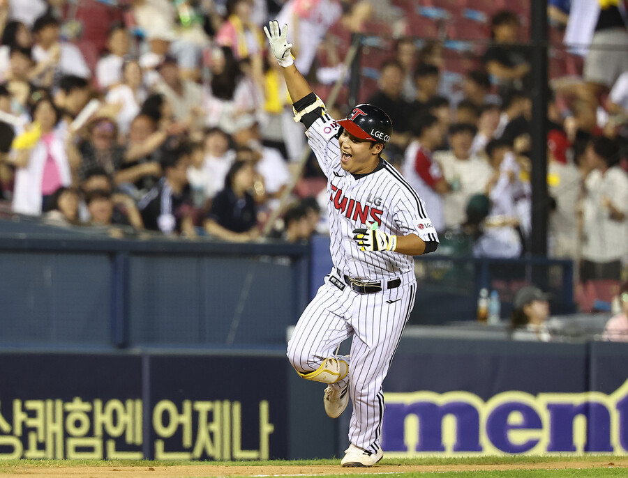 LG에 대타 천재 등장, 신인인데 클러치 타자라니…등번호 없이 데뷔전(?) 치른 사연은