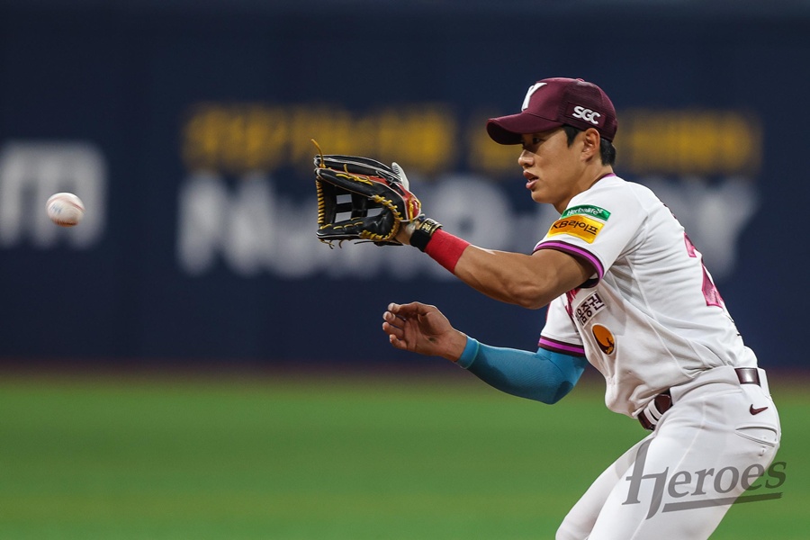 6년 120억도 아깝지 않다…키움이 평가한 송성문 "장기 계약은 선택이 아니었다, 무조건 잡아야 하는 선수"