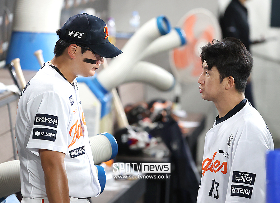 [포토S] 김서현 위로하는 최재훈