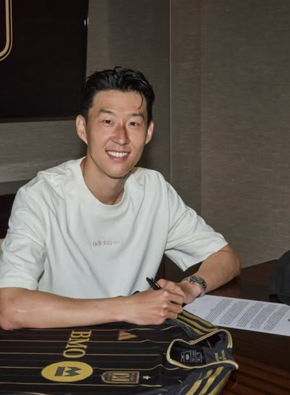 '韓 축구 역대급 사건' 터졌다! 손흥민, 드디어 '오피셜' 토트넘 떠나 미국 LAFC 이적..."계약 기간은 2027년까지, 2029년까지의 옵션도 포함"[속보]