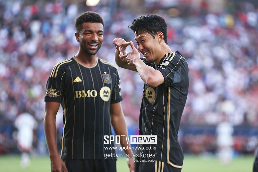 손흥민, 미국에서도 '찰칵 세리머니' 시작…LAFC 데뷔골은 프리킥으로 → "월드클래스급 득점" MLS 찬사