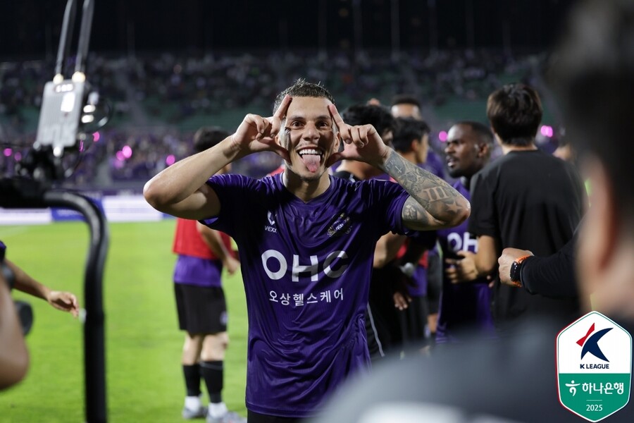 [현장 REVIEW] '내가 바로 안양의 왕' 마테우스 멀티골 폭발! 안양, '하창래 퇴장' 대전 상대로 3-2 역전승