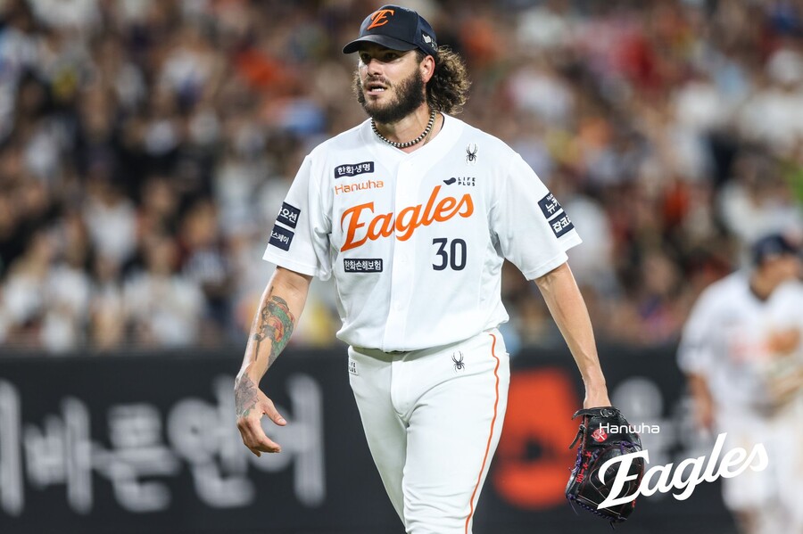 신기록 결정구는 155㎞ 하이패스트볼…'역대급 외국인' 폰세, 226K로 韓 신기록 썼다