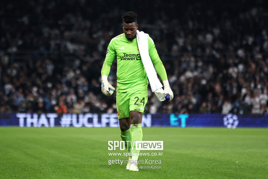 발도 손도 무너진 오나나, '역대 최악' 오명 끝에 튀르키예로… 맨유 떠나는 모양새는 '퇴출'에 가까웠다