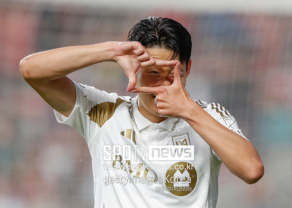 "손흥민, EPL→MLS 1개월 만에 해트트릭" 英 BBC도 놀란 ‘찰칵 세리머니' 연속…"토트넘 캡틴 여전해"