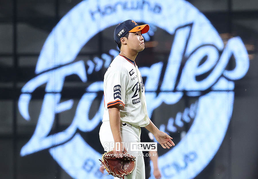 한화 KS행 걸린 경기에 신인을 선발로 내세우다니…157km 선배는 "강력한 공 있다" 벌써 기대
