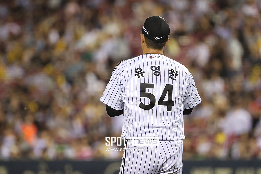 151km 던져도 볼볼볼볼…LG 마무리투수가 이렇게 무너질줄 누가 알았나