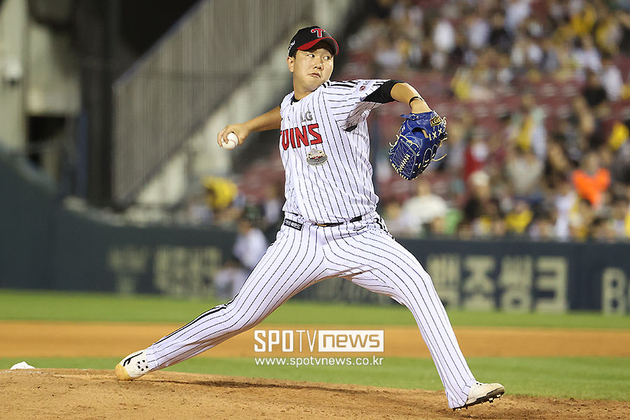 151km 던져도 볼볼볼볼…LG 마무리투수가 이렇게 무너질줄 누가 알았나