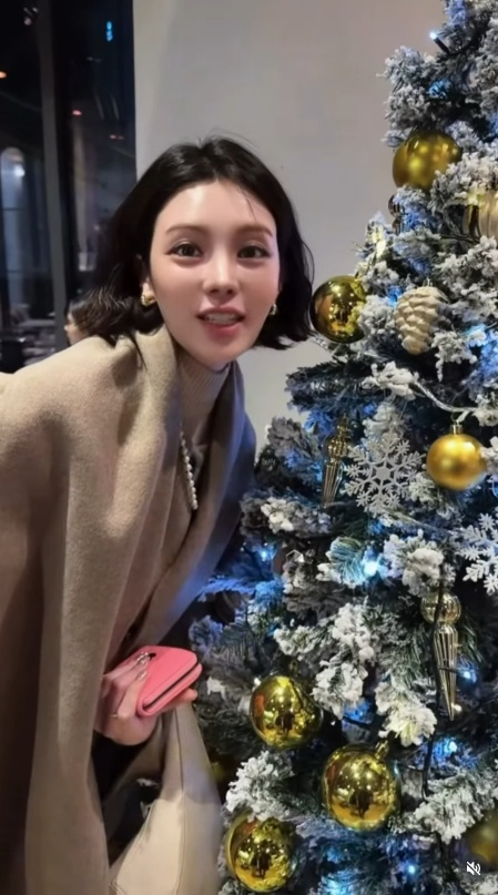 Former After School Member Lizzy Shares Festive Update Amid Ongoing ...