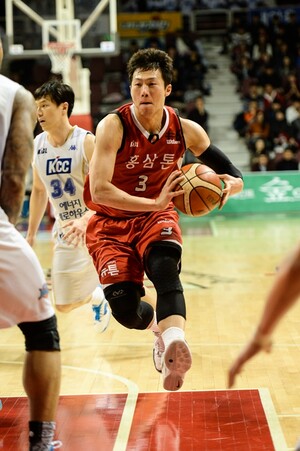 [4강 PO3] '벼랑 끝 탈출' KGC, KCC 꺾고 챔프전 진출 희망 살렸다