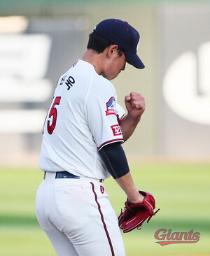 "나도 5년 걸렸어" KBO 112승 대선배 조언에 롯데 좌완영건이 자란다