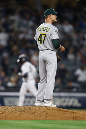 35세에 ML 왔는데 수술이라니…KBO 19승→15승→10승 에이스의 비극