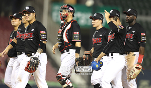 [SPO 잠실] 칭찬할 선수가 너무 많다…'3위 등극+7연승' kt 분위기 업