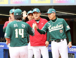 [SPO 인천] 연장 혈투 끝에 ‘5위 사수’ SSG, 김원형 감독 “마지막까지 집중해 역전승 했다”