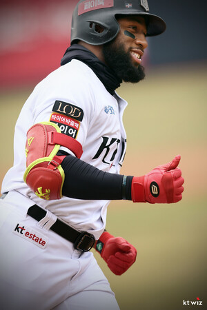 '이래서 우승후보' 로하스 홈런에 박영현 KKK 빛났다…KT, SSG 가볍게 제압 [수원 게임노트]